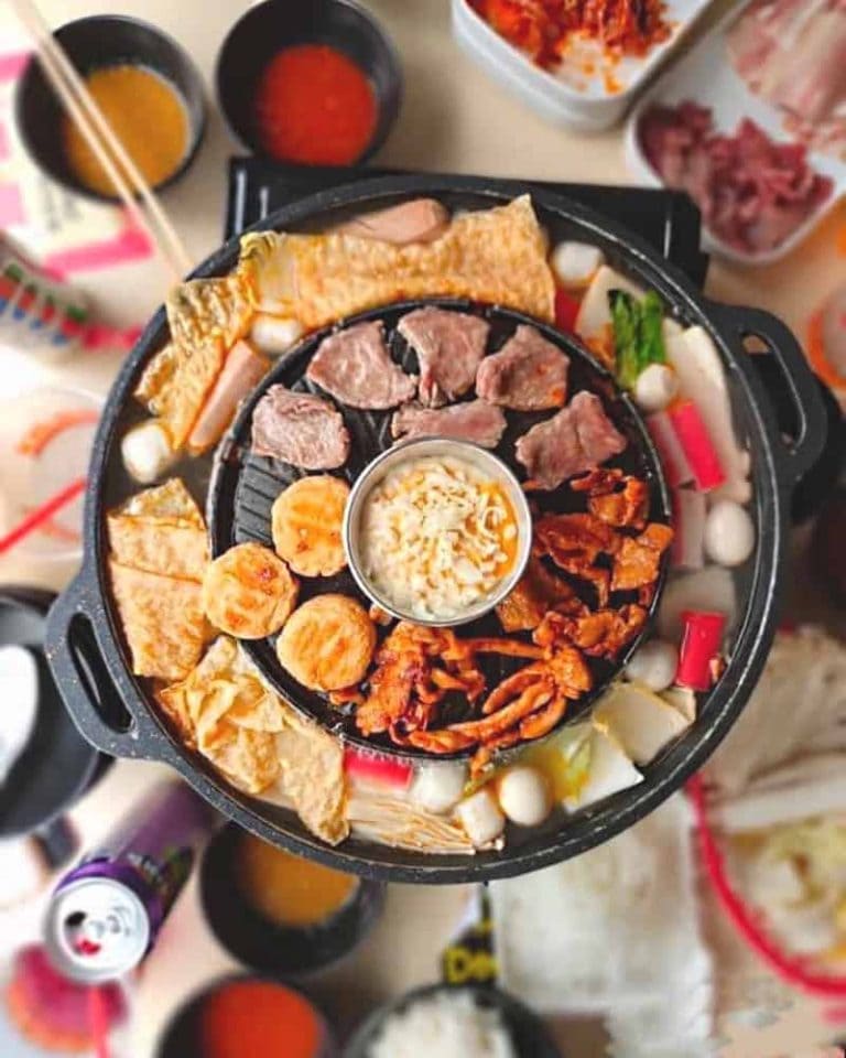 S$13.90 buffet at WBL Mookata with unlimited crayfish and cheese dip