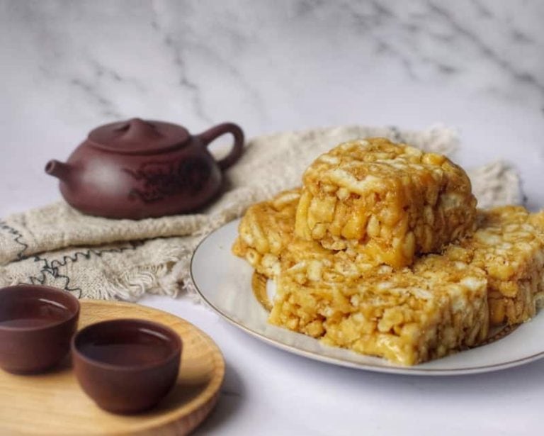 Pan Ji Cooked Food is the last hawker stall making fresh Sachima locally