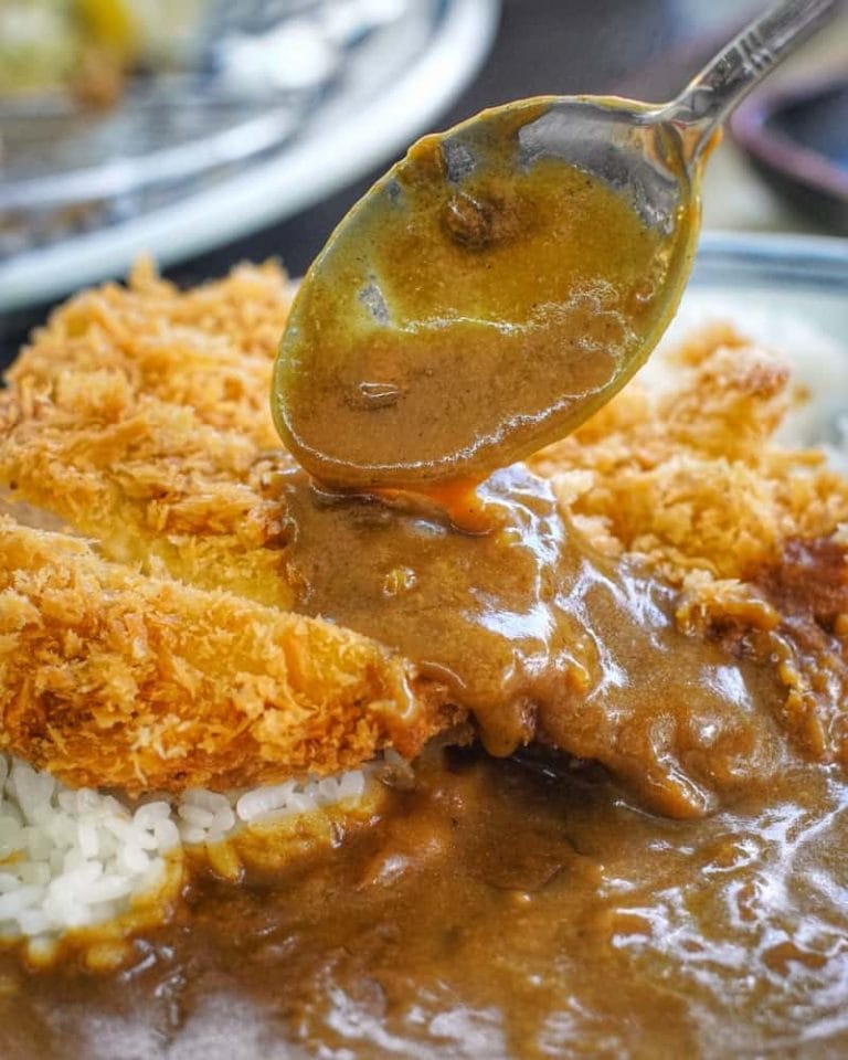 Maruhachi Donburi & Curry sells restaurant-quality tonkatsu as a hawker