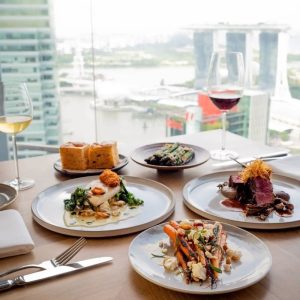 14 rooftop bars in Singapore for a fancy & scenic date night