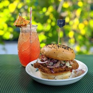 14 rooftop bars in Singapore for a fancy & scenic date night