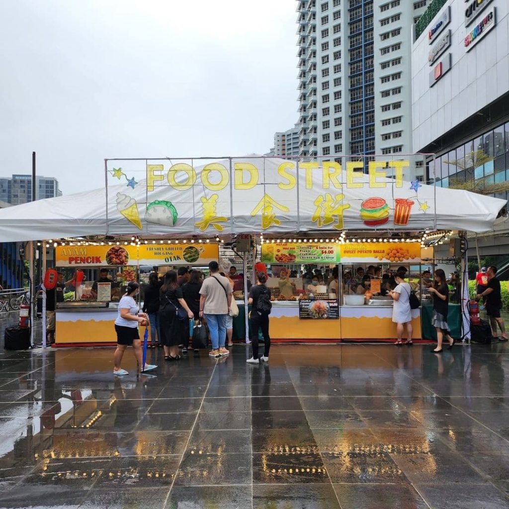 Bukit Panjang’s food street has snacks like fried oreos & Moo Ping