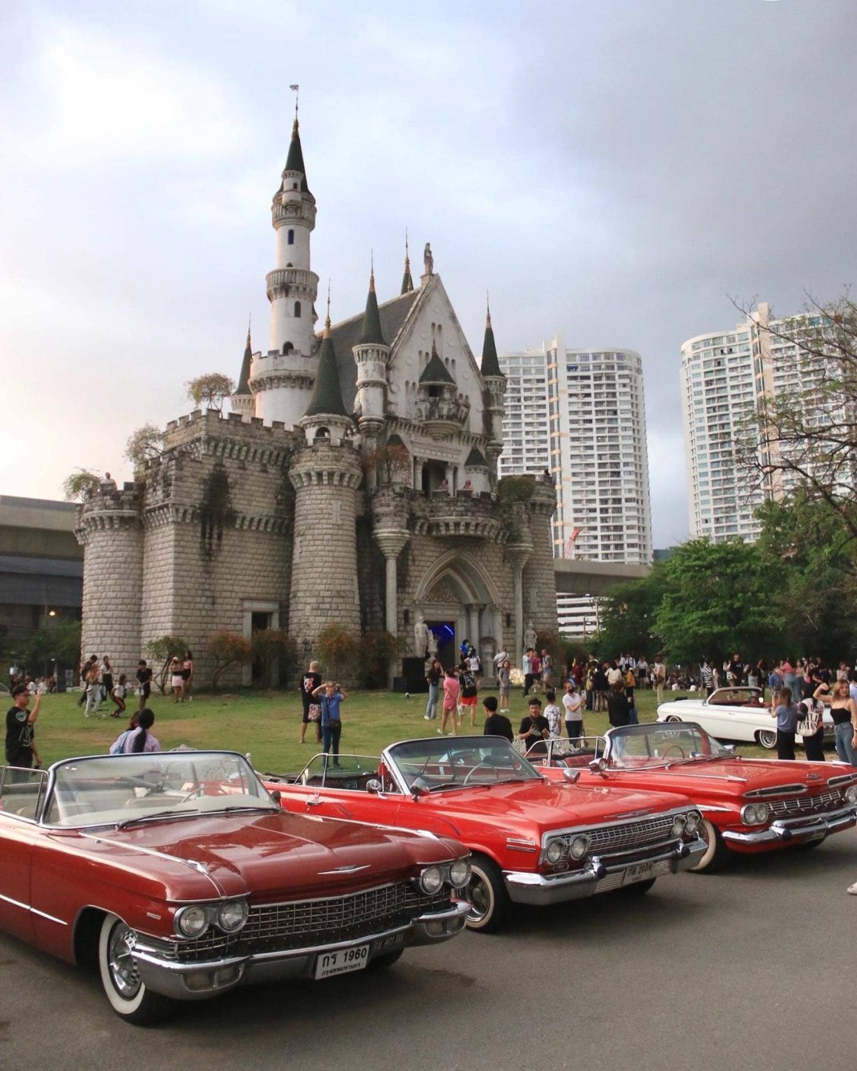 Jodd Fairs DanNeramit is a huge new night market next to a fairytale castle