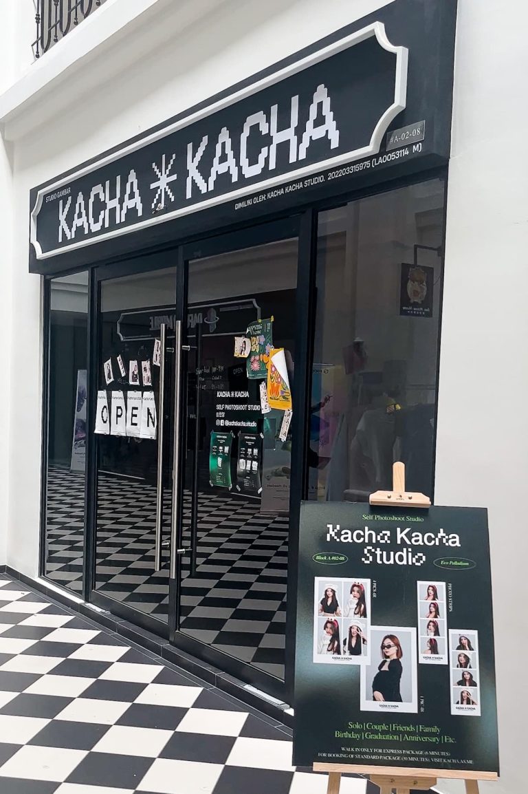 Kacha Kacha Studio is a JB photobooth with rates from just S$1 per person