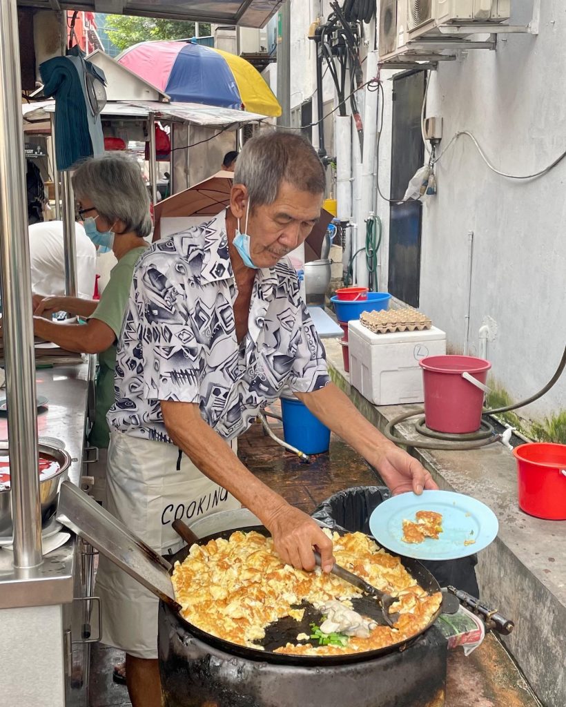 JB Fried Oyster sells oyster omelette with huge juicy oysters