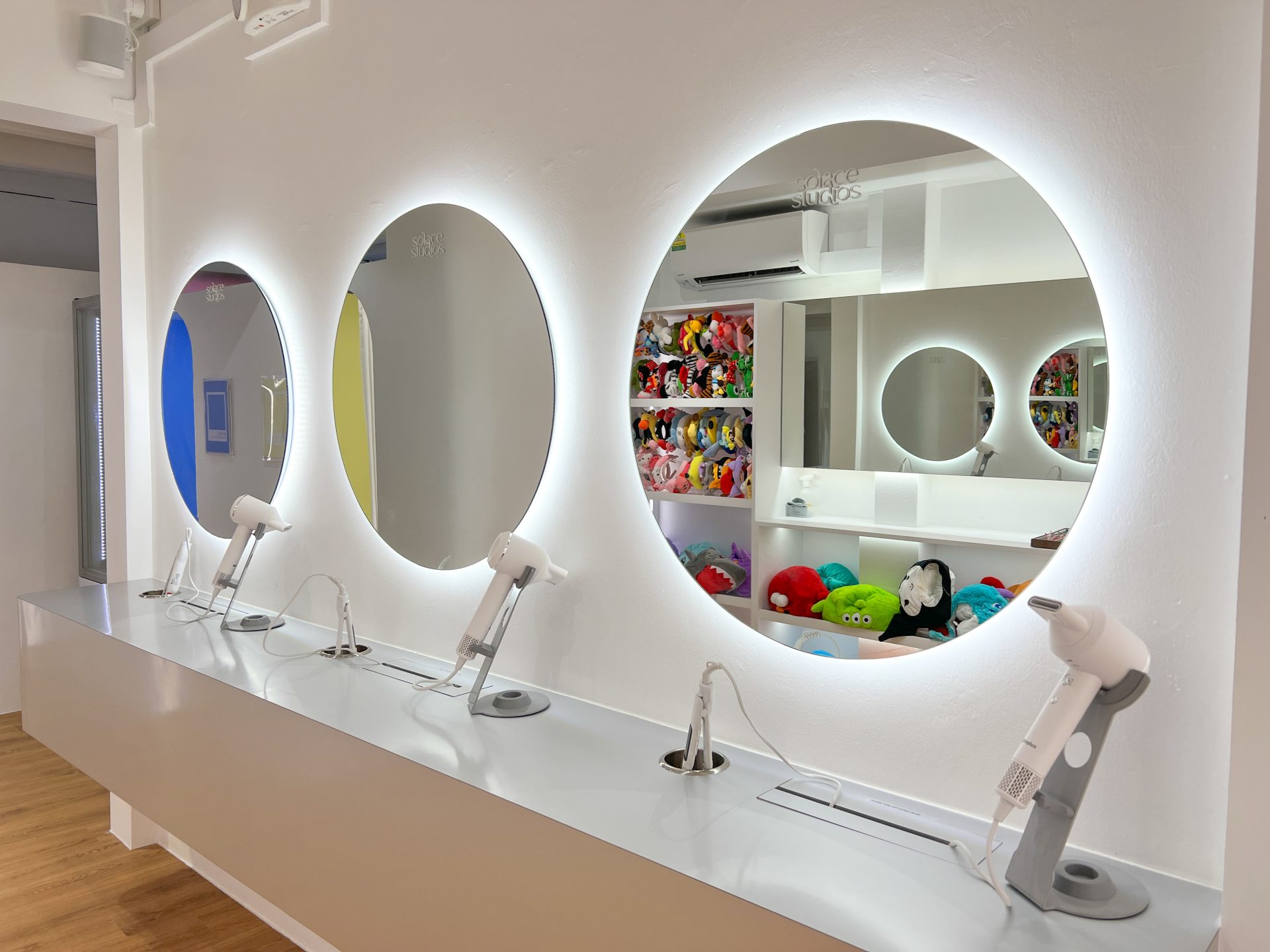 Solace Studios has new a low-angle, fisheye & elevator- themed photobooth