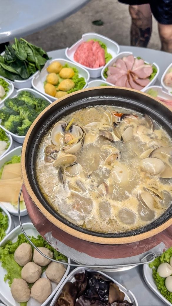 Get the viral claypot lala at this Ubi eatery