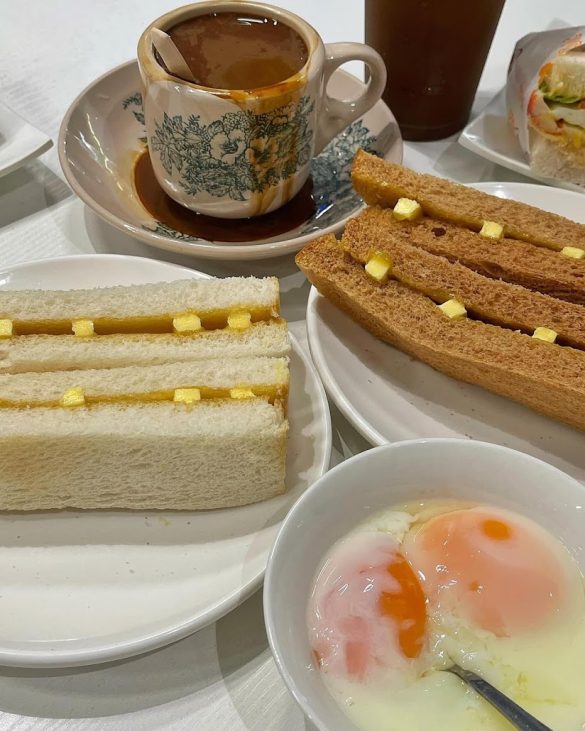 Ah Lee Kopitiam in JB has affordable taro sandos & curry laksa