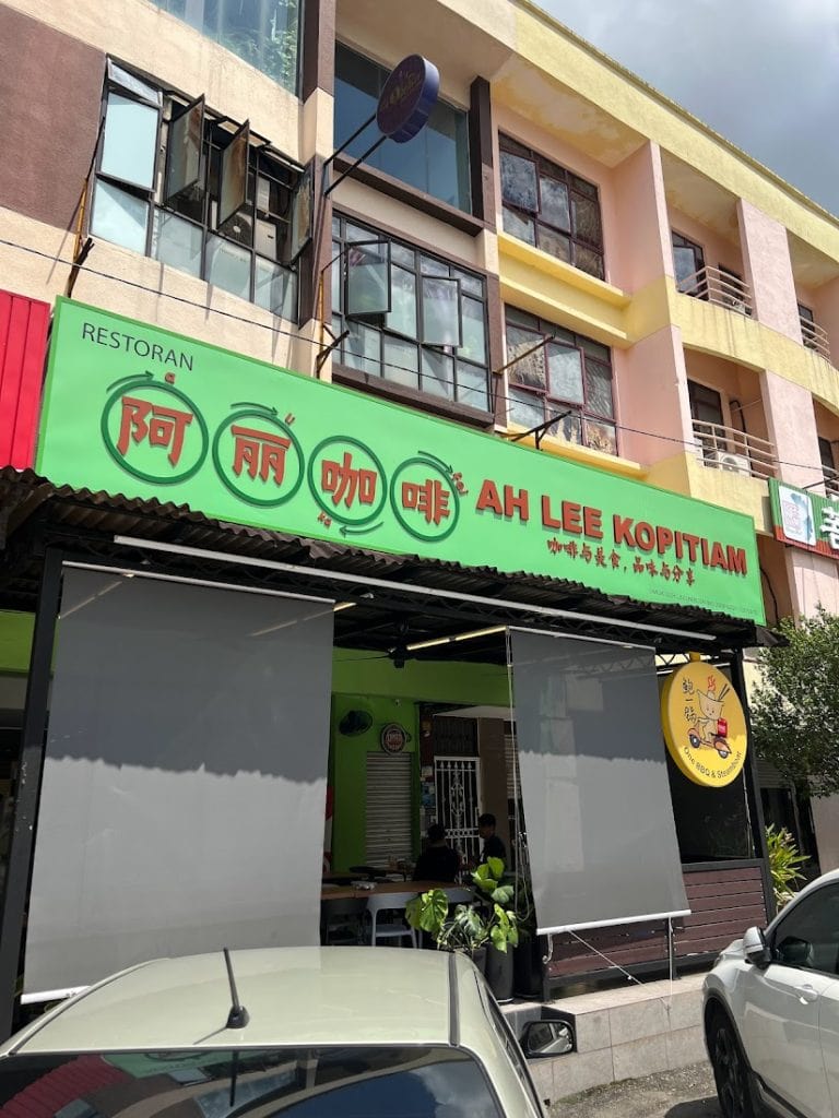 Ah Lee Kopitiam in JB has affordable taro sandos & curry laksa