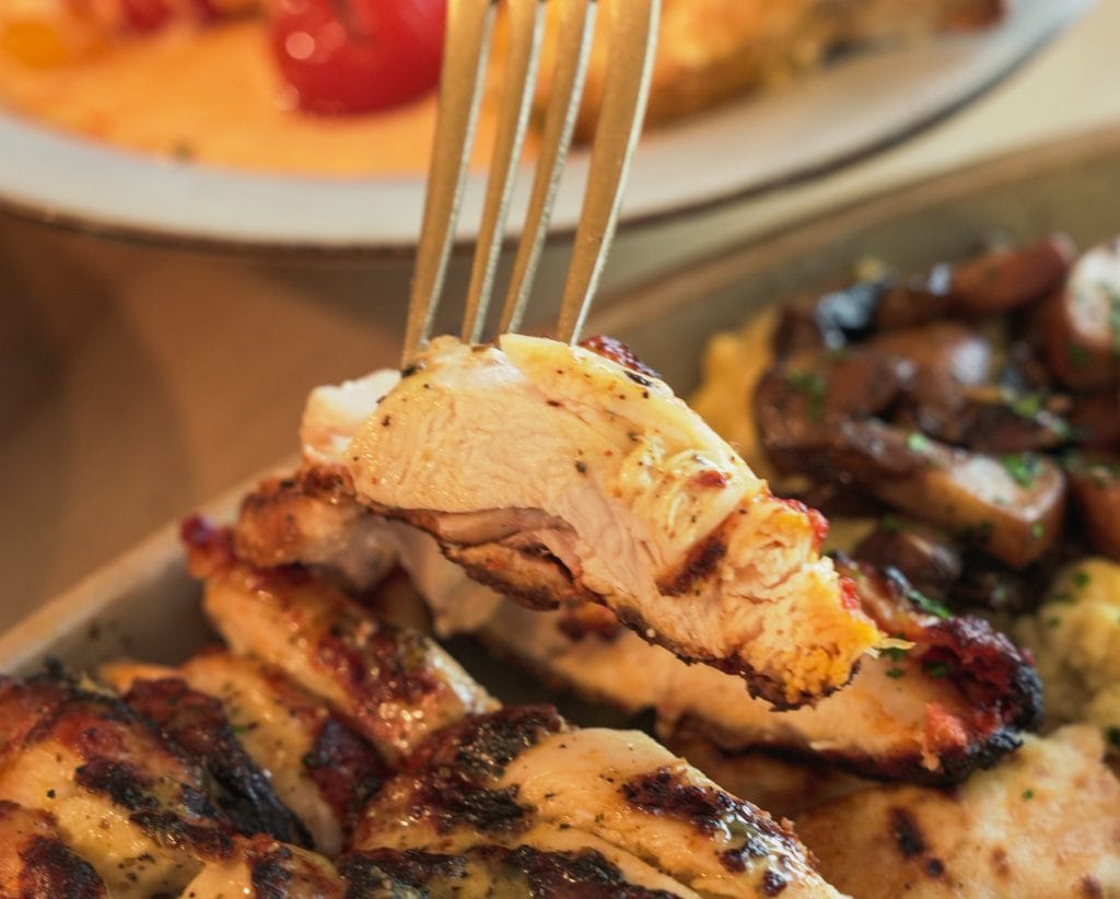 Éla is a Muslim-owned restaurant with affordable Greek dishes
