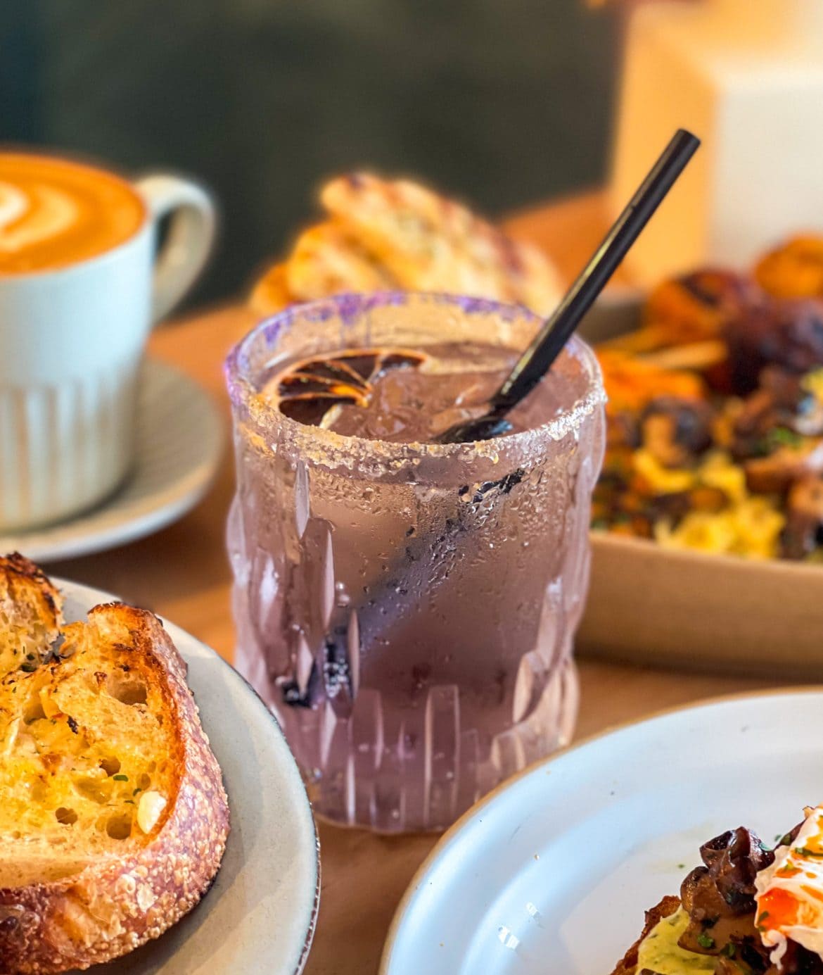 Éla is a Muslim-owned restaurant with affordable Greek dishes