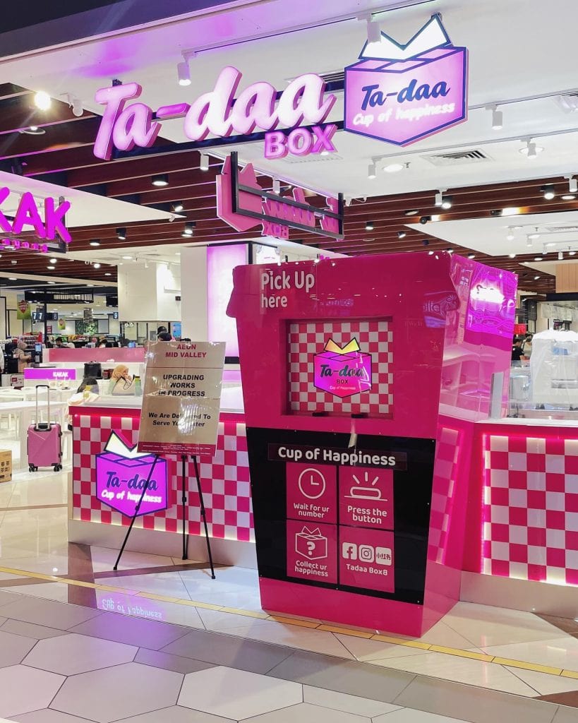 Tadaa Box in Malaysia is giving away blind box toys with each drink