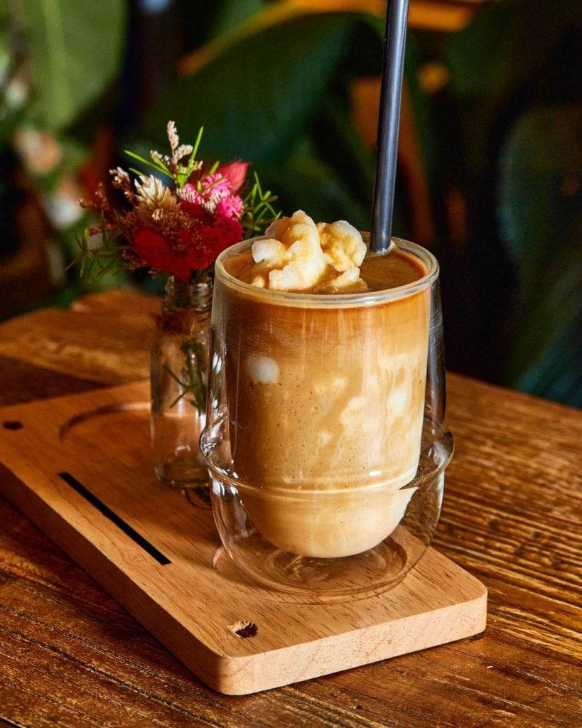 Craft, sip, and dine at Clayful Cafe alongside free-flow alcohol