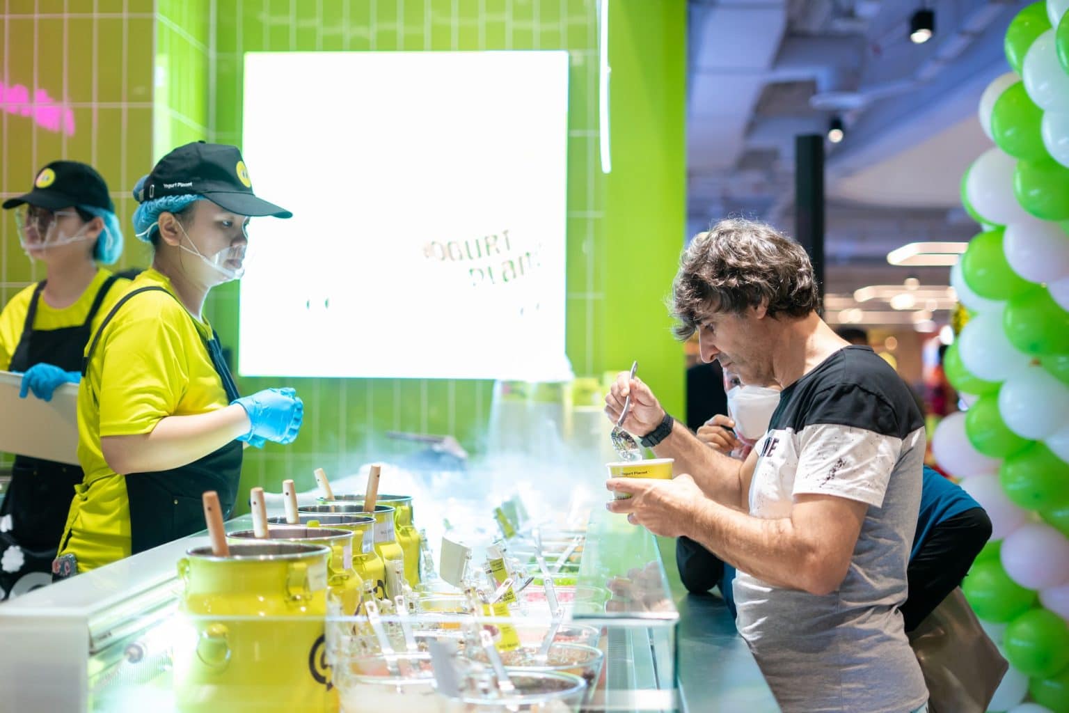 Yogurt Planet has DIY stretchy yogurt bowls with unlimited toppings