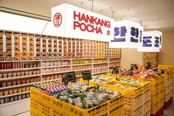 Hankang Pocha launches dine-in pocha, cafe and K-Snack “library”