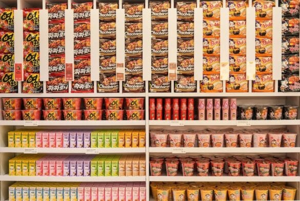 Hankang Pocha launches dine-in pocha, cafe and K-Snack “library”